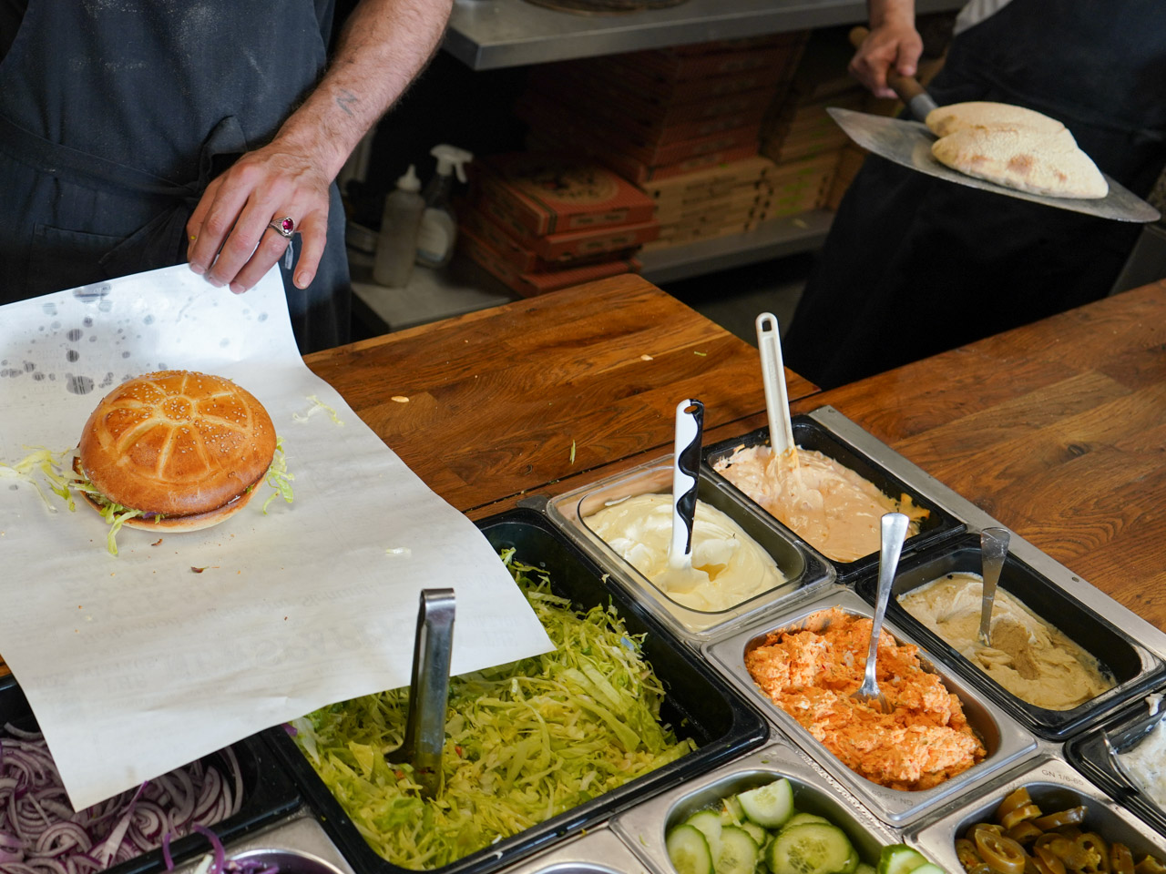 Pita & Burger Master - flammegrillet kød, pizza, hjemmebagte pita