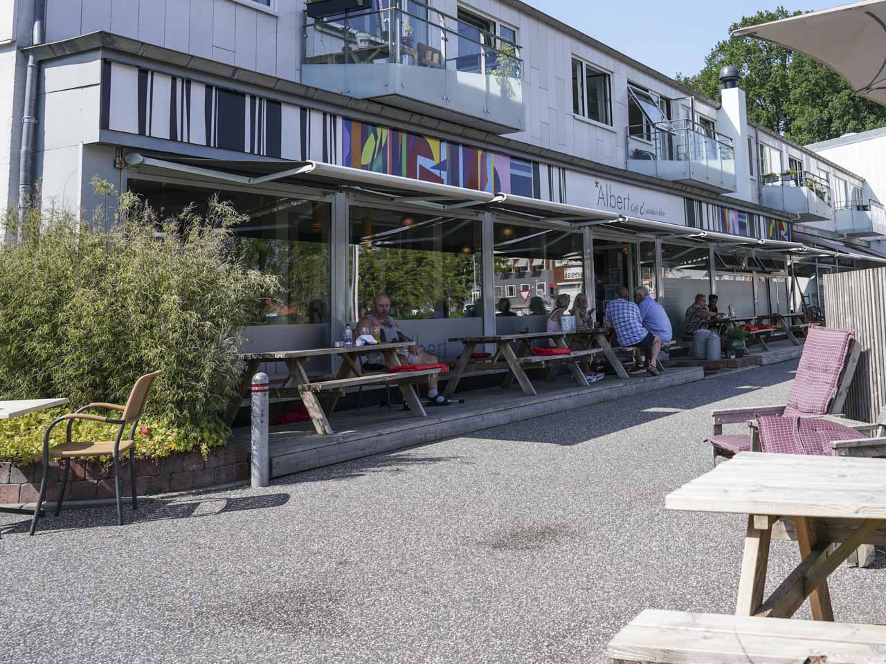 Albert - Cafe & Sandwichbar - burgere, sandwich + stort øludvalg