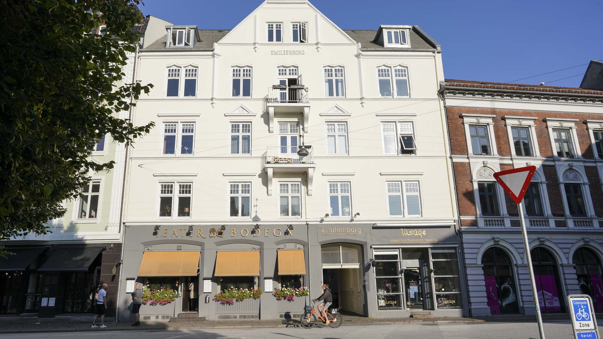 Teater Bodega - hjemmelavet traditionel dansk mad i historiske...