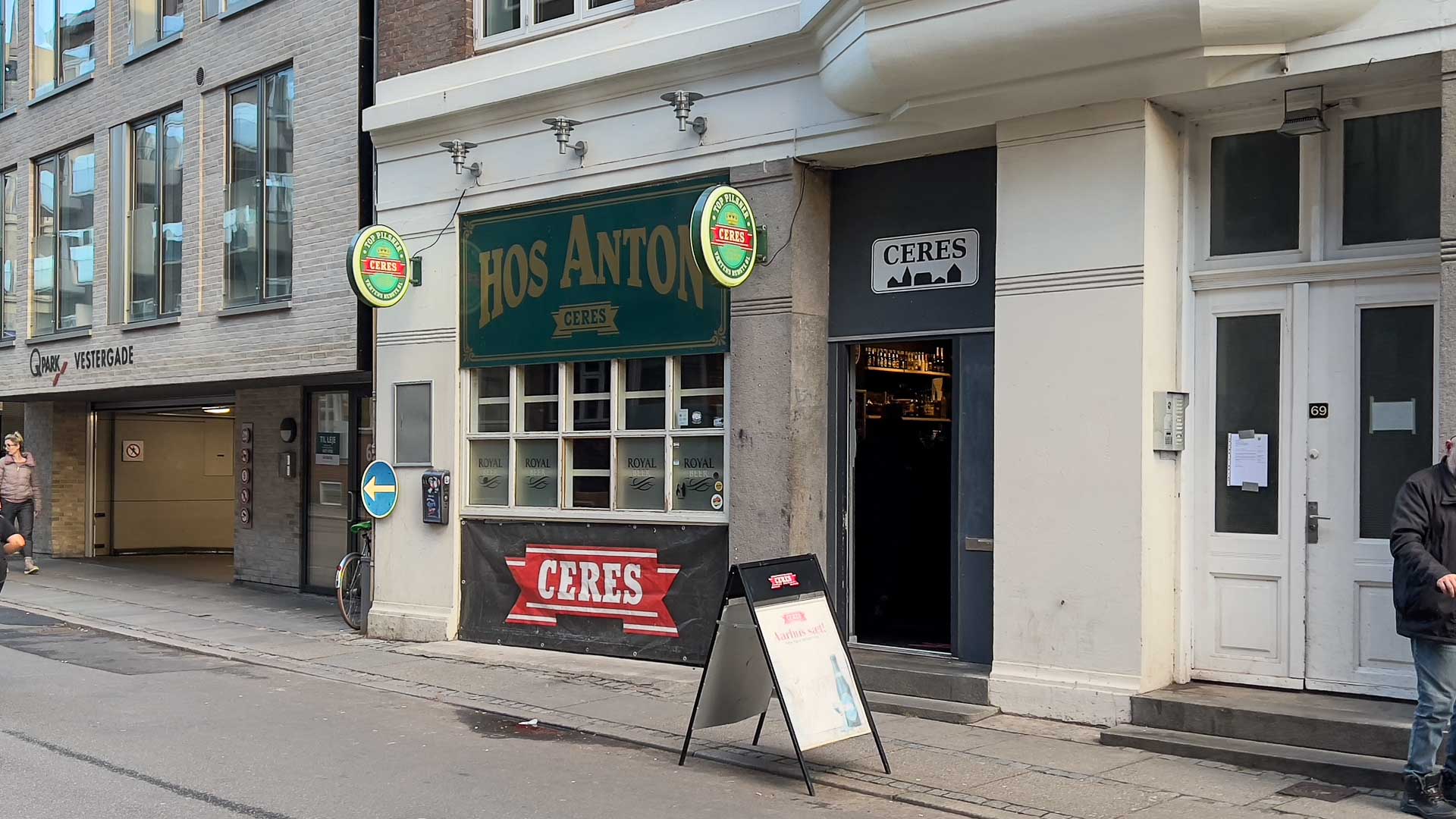 Hos Anton - klassisk rygerværtshus i Vestergade med billige øl