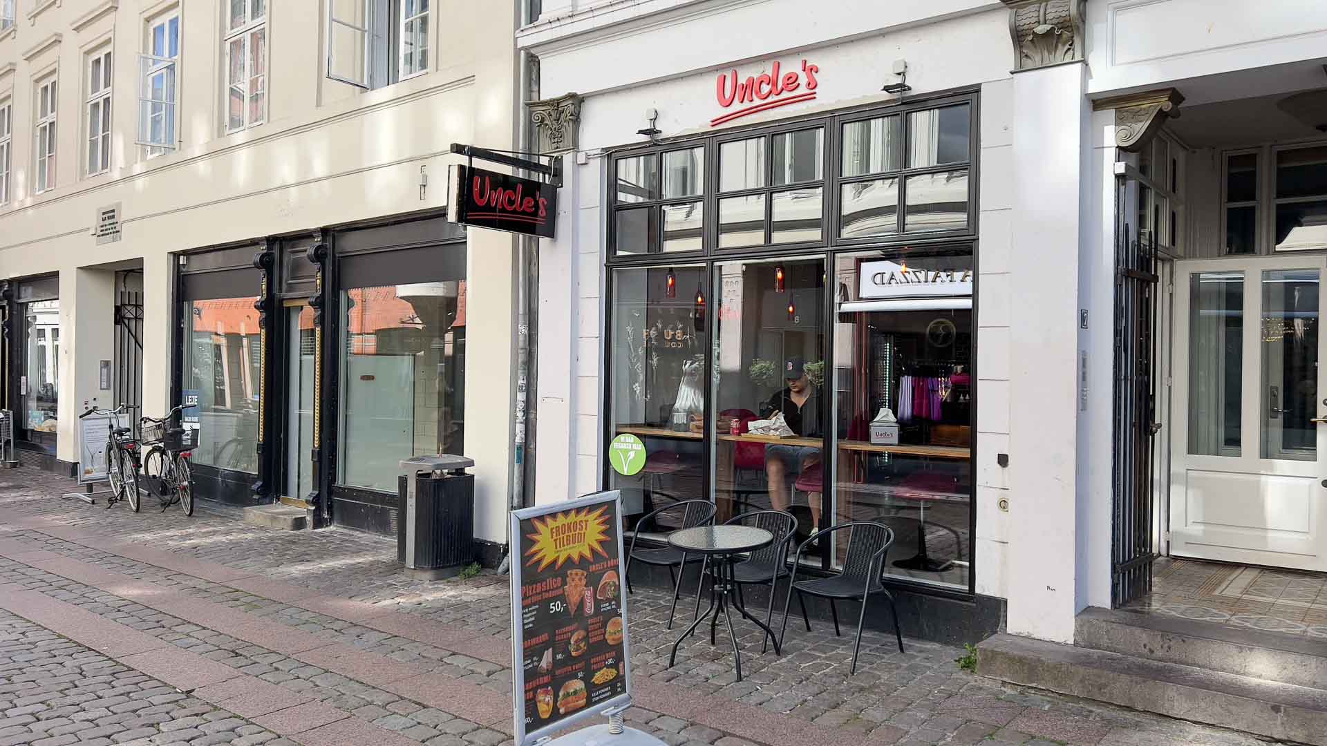 Uncle's - döner, shawarma, pizza, burger, vegetarretter og boxe