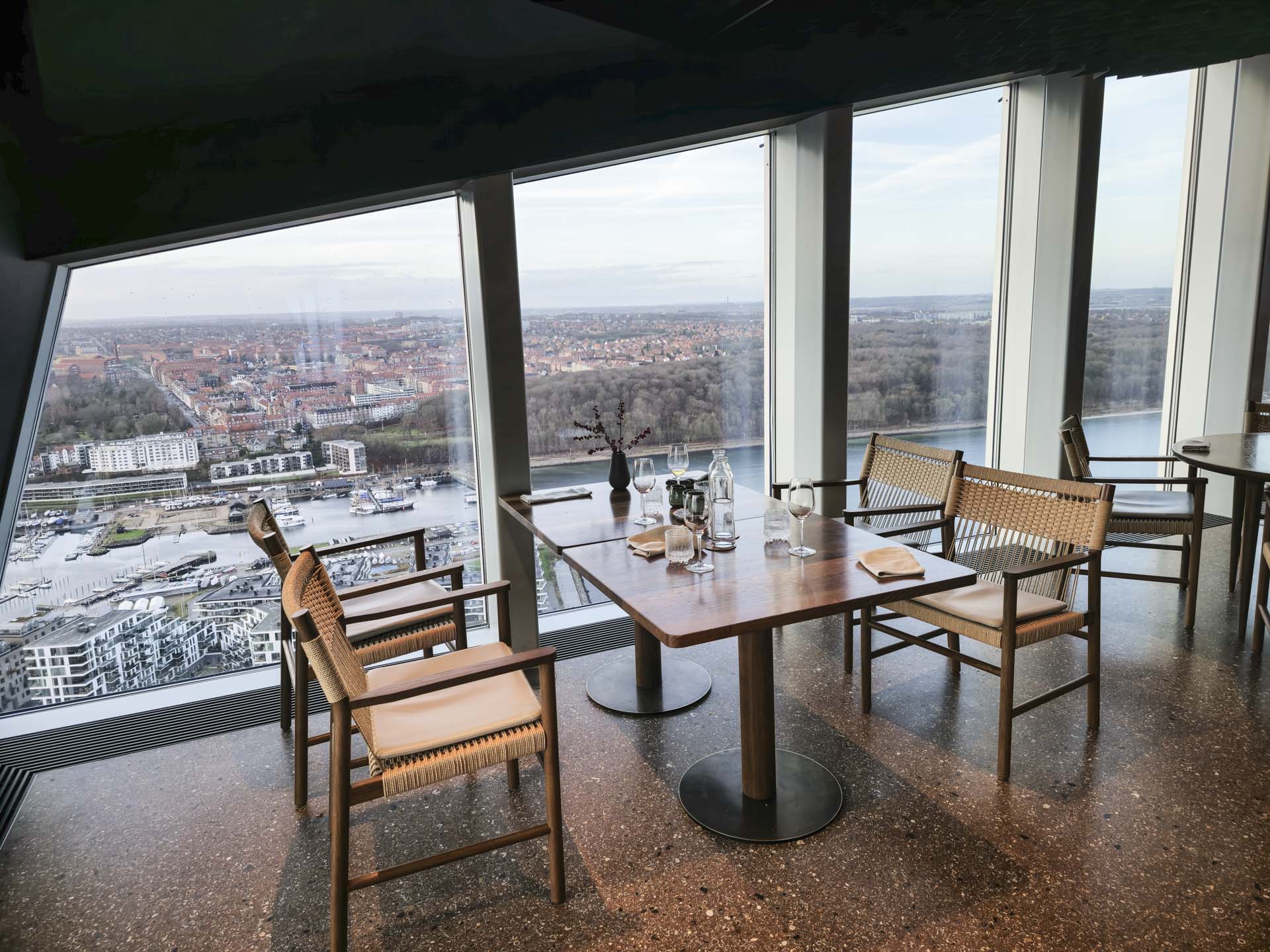 Anmeldelse: Restauranten på toppen af Aarhus er i den bedste liga